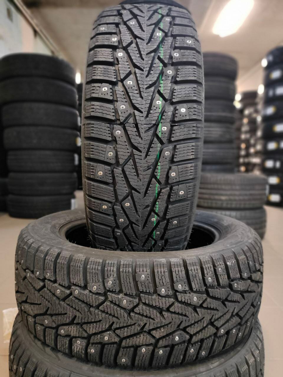 215/55R17 Ikon Tyres Nordman 7 98T XL шипованные (дата 3924)
