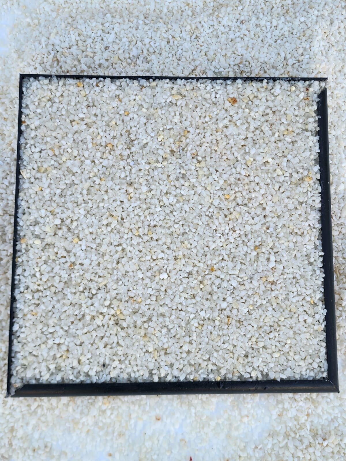 Каменный ковер. Супер белый мрамор. фракция 3-5 мм 19 кг. +клей для горизонтальной укладки