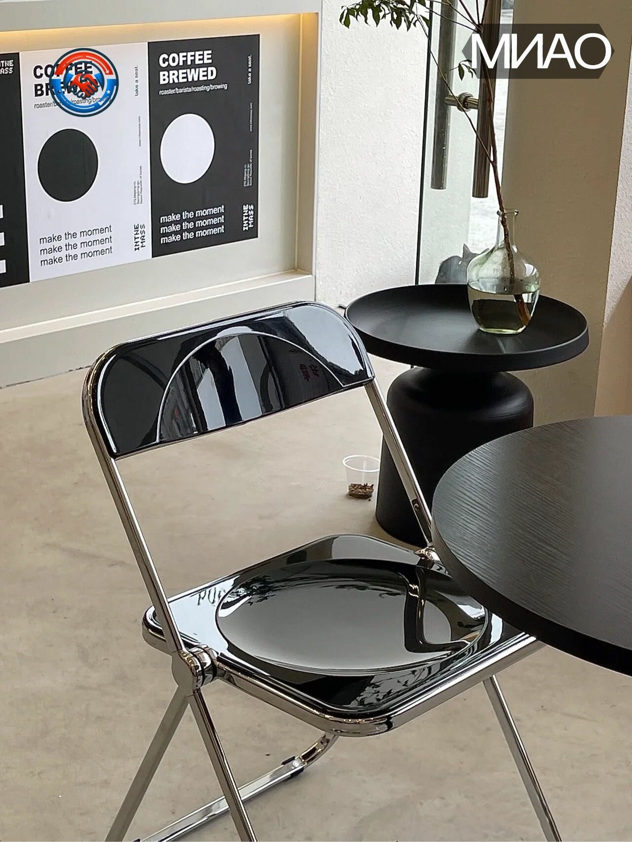 Складной прозрачный стул в стиле Баухаус — компактное решение для кухни, дачи, офиса и балкона, легко хранится