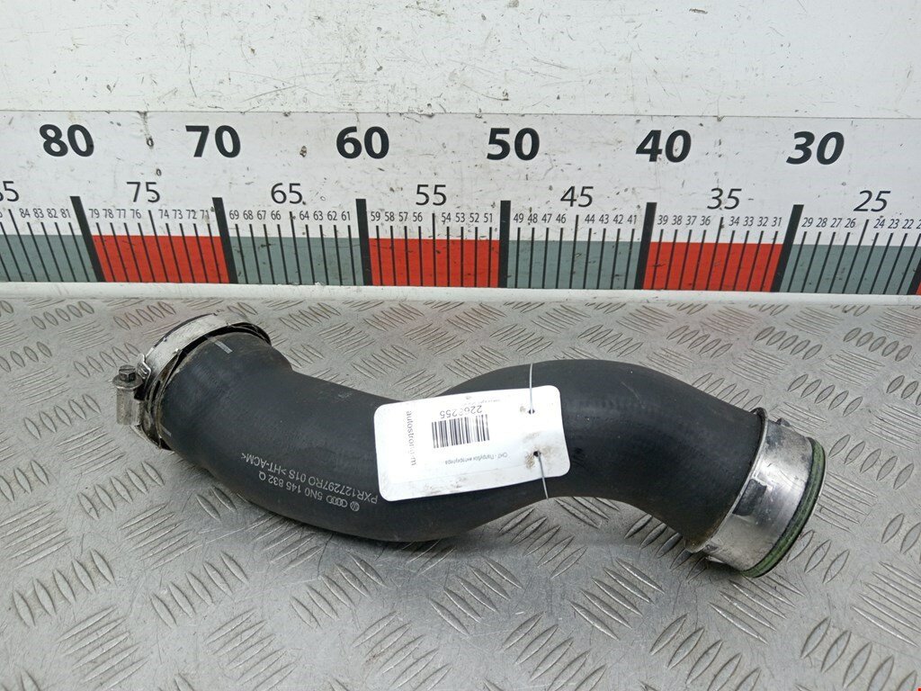 Патрубок интеркулера Volkswagen Sharan 2 5N0145832Q арт. 2268255