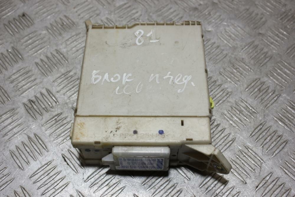 Блок предохранителей салонный LEXUS GS 2005 2011 8267230240