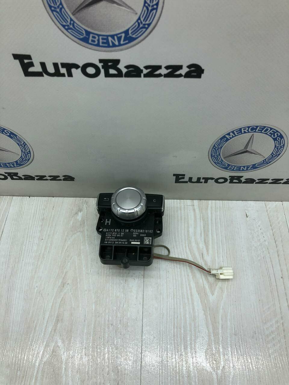 Блок управления магнитолой Mercedes R172 А1728701258