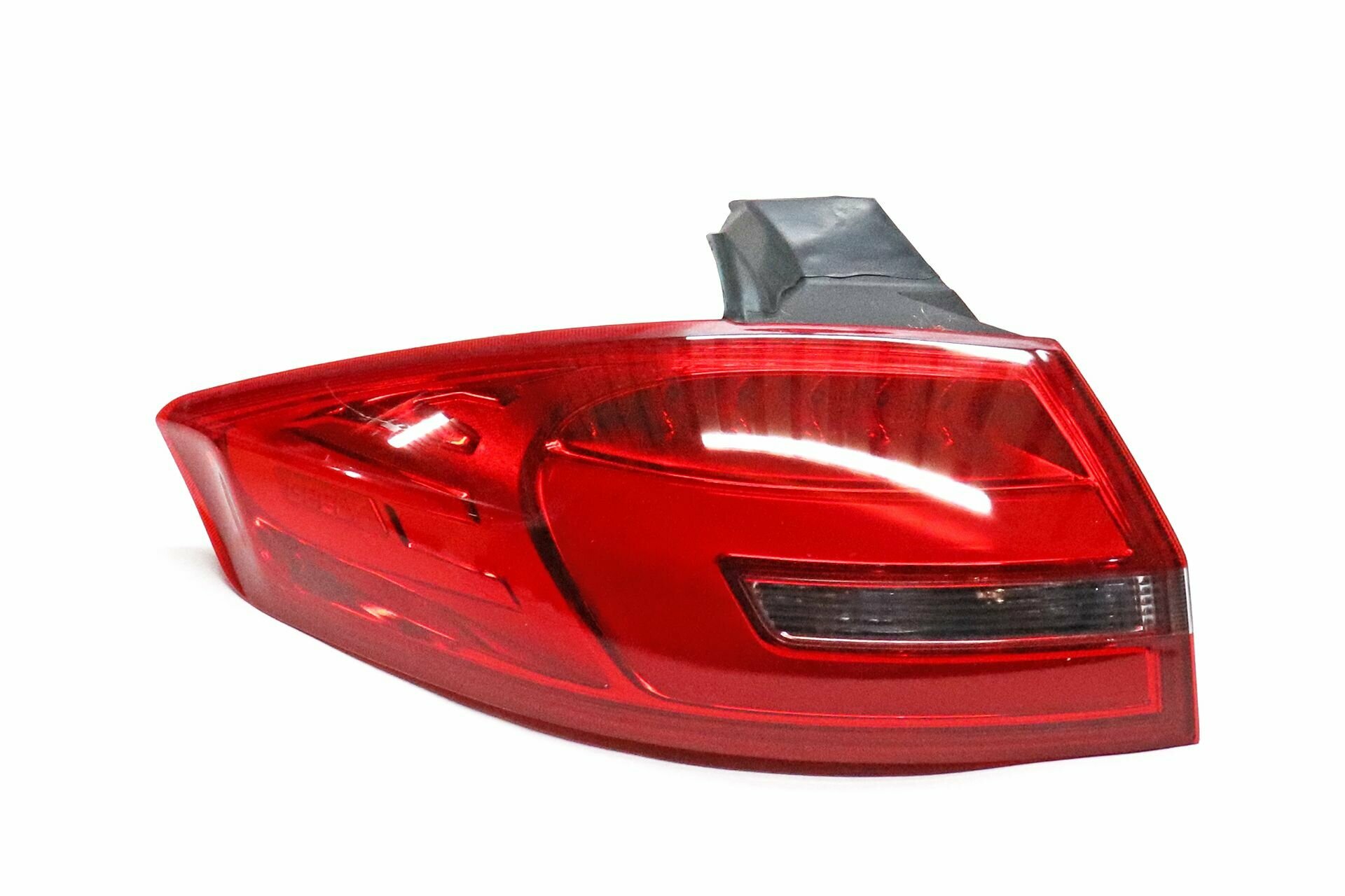 Фонарь задний внешний левый Geely Atlas (7057003400)