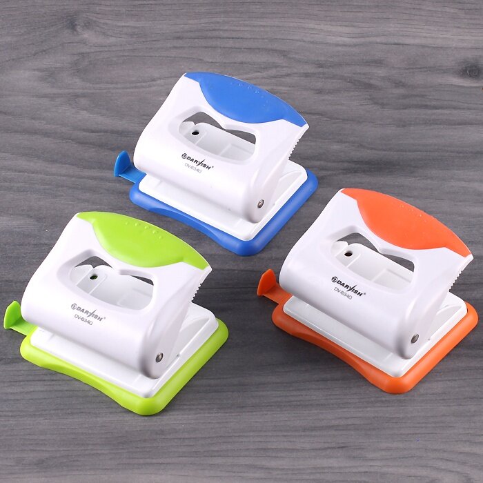 Дырокол пластиковый, до 16 листов, с линейкой