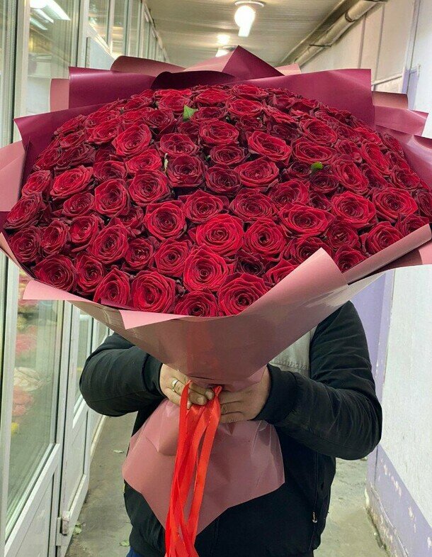 Букет Well Flowers "101 Роза", круглые, 101 цветок, высота 70 см, букет свежих цветов
