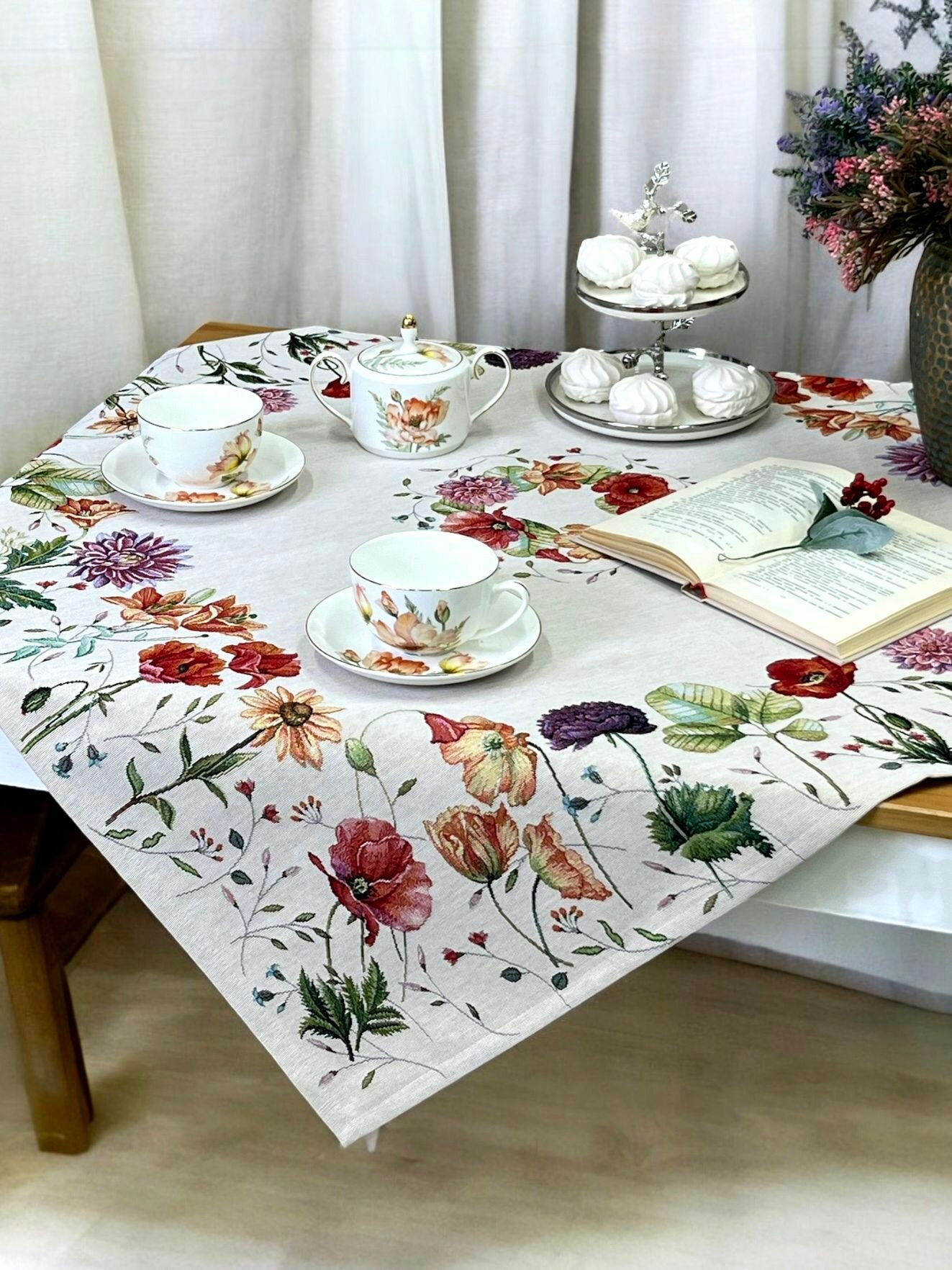 Скатерть Le Gobelin Акварельные маки 100х100 см