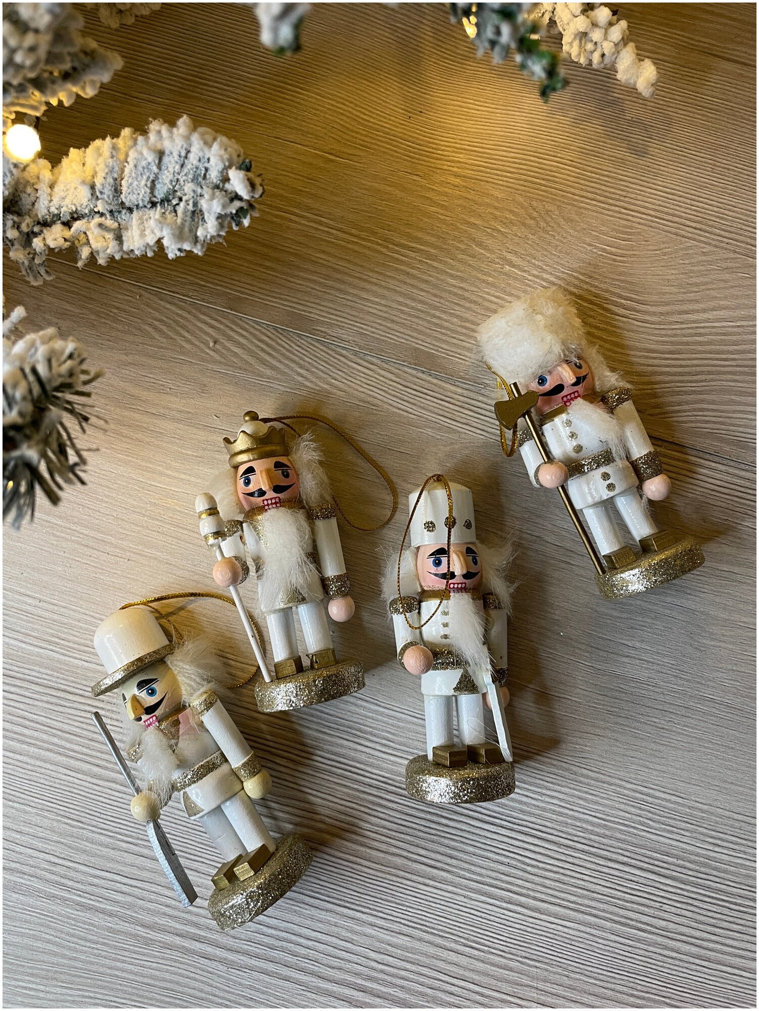 Елочная игрушка "Щелкунчик" деревянный сувенир, бело-золотой, 4 шт.