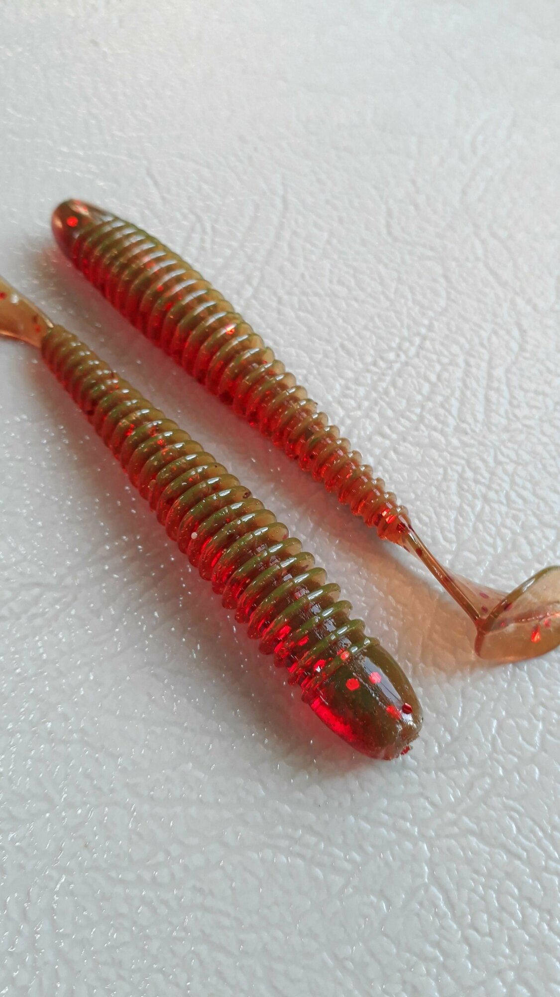 Мягкая силиконовая приманка Свинг Фат(Ribbed Worm Fat) 150мм, 2шт. Моторное масло (Motor Oil Red Flake).