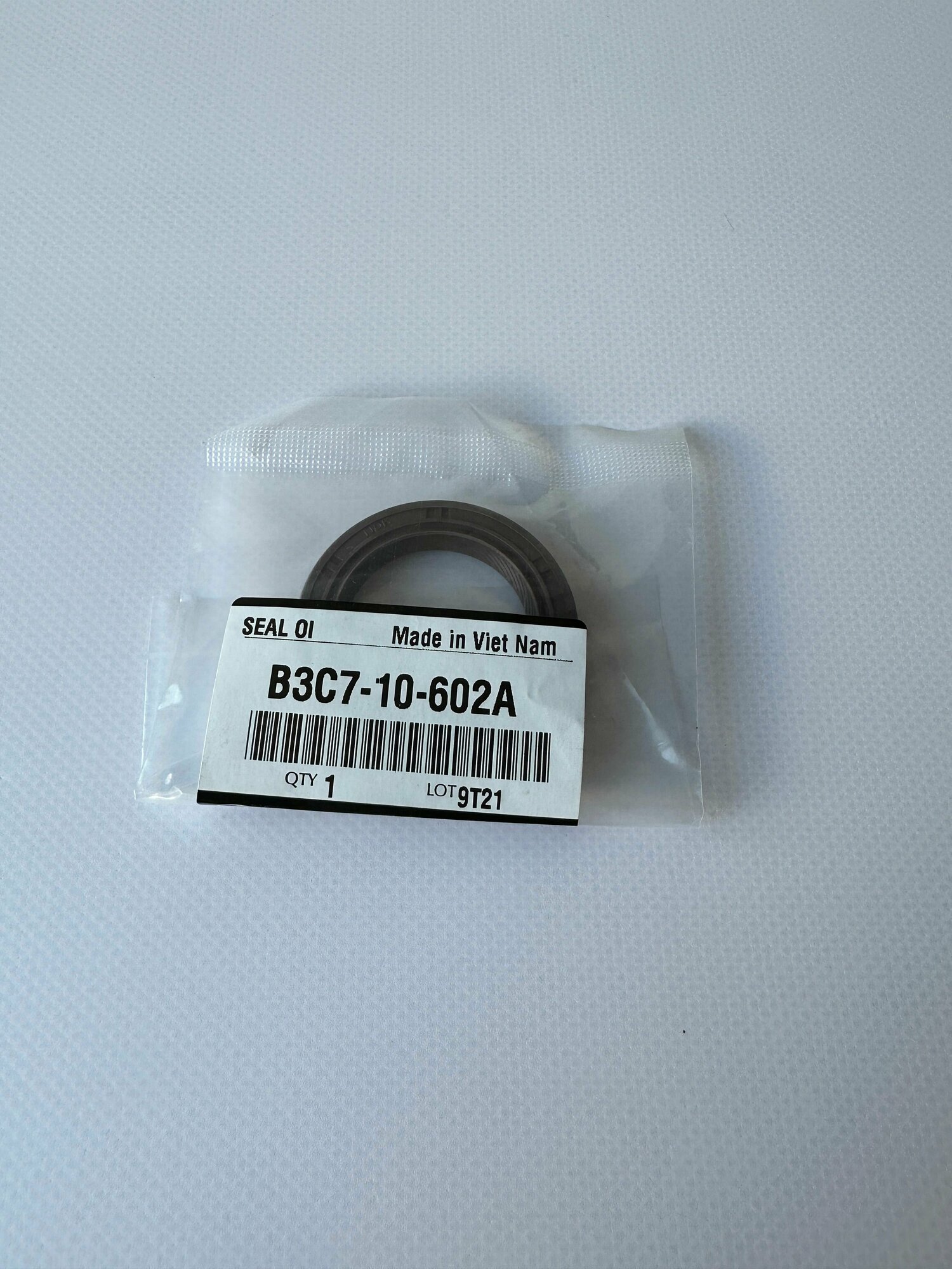 Сальник коленвала, передний Mazda B3C710602A
