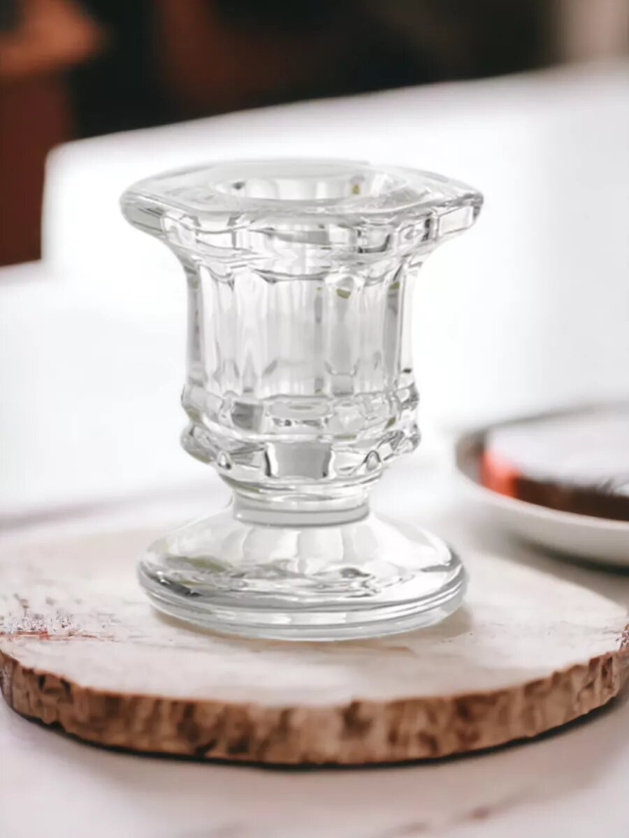 Пара одинарных подсвечников