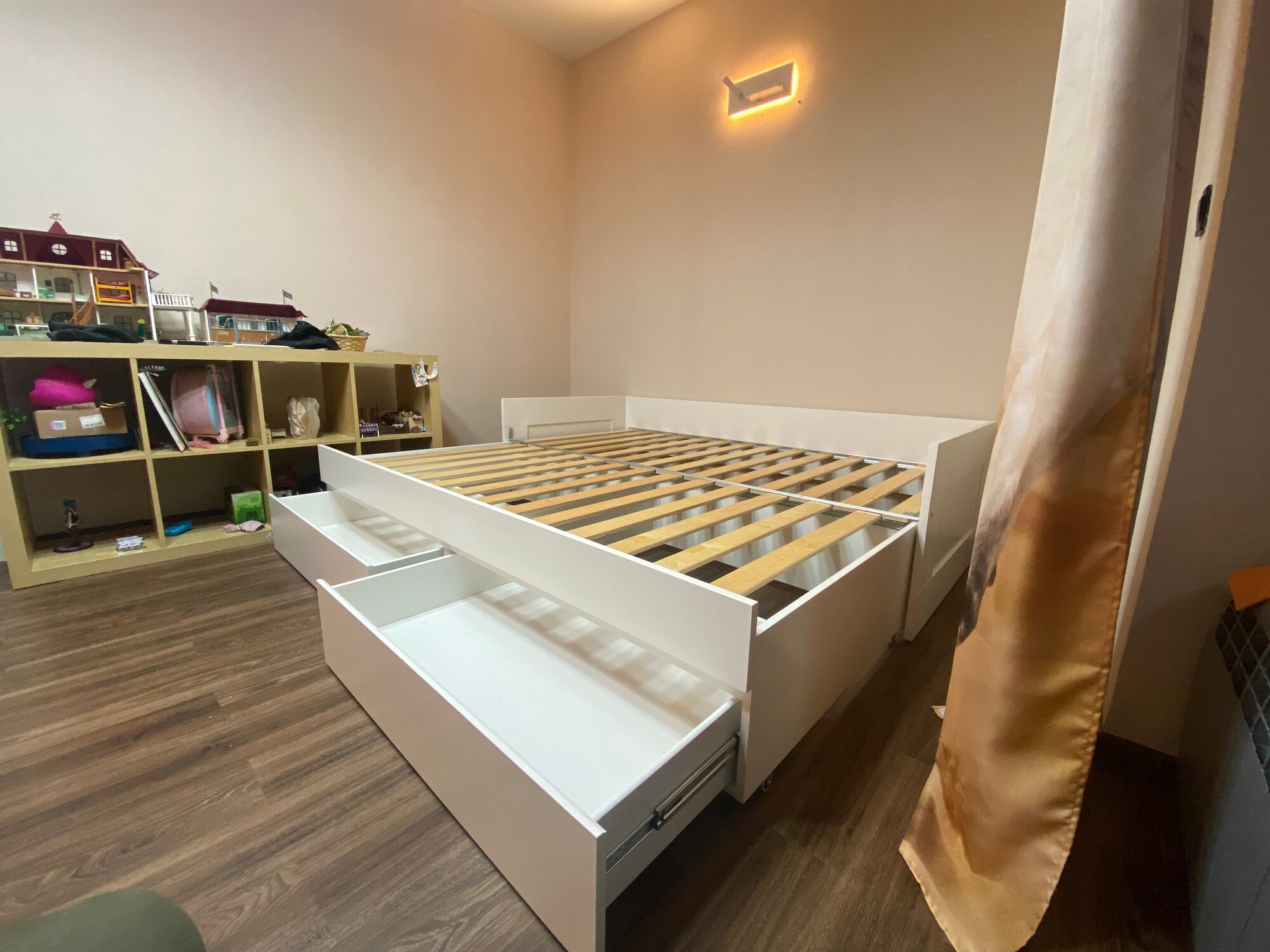 Кровать BRIMNES SIRIUS 90х180х200