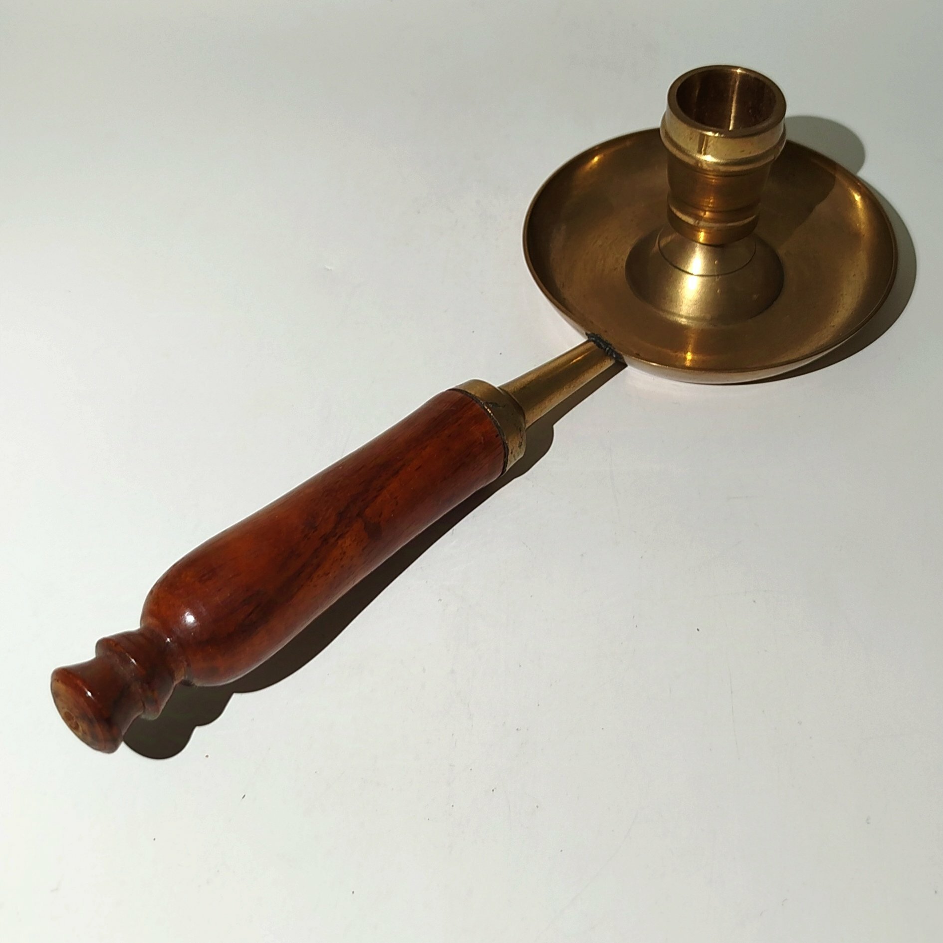 Подсвечник переносной с ручкой, на одну свечу, латунь, дерево, Европа, 1970-1990 гг.