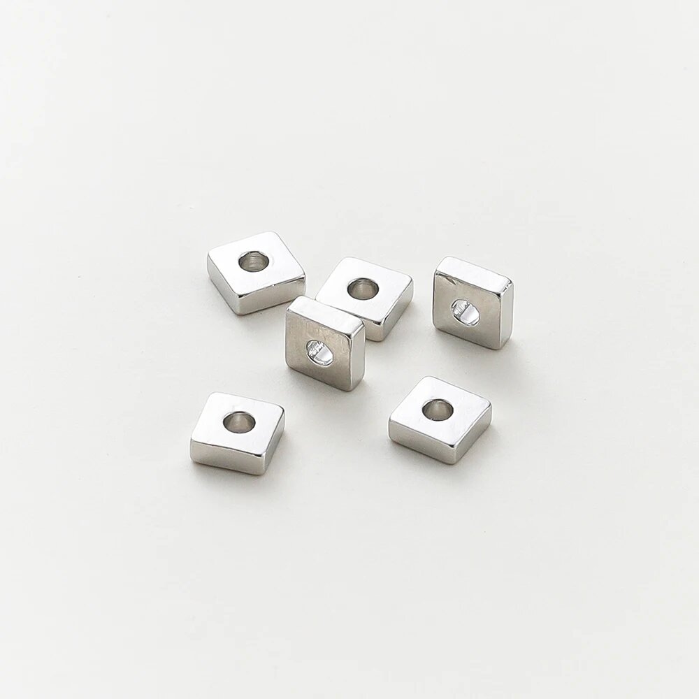 Плоские квадратные распорки-бусины Platinum 1.5x4x4mm (30шт)