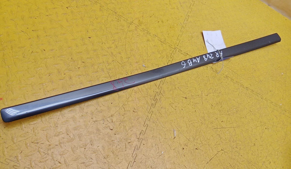 Молдинг двери передней правой A4 (B6) Audi 8E0853954