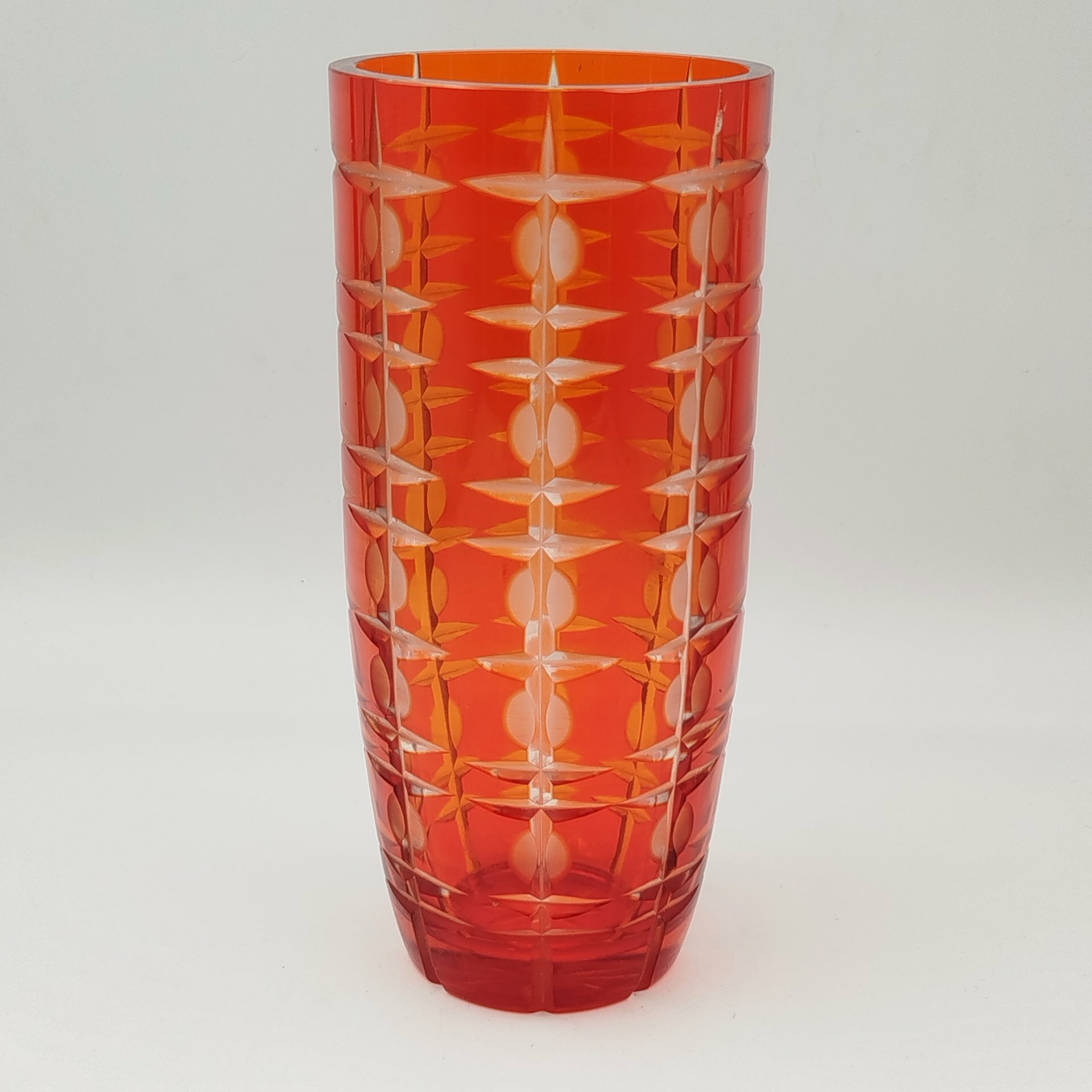 Ваза «Подарочная» красного цвета с геометрическим декором, автор Новиков А. И.