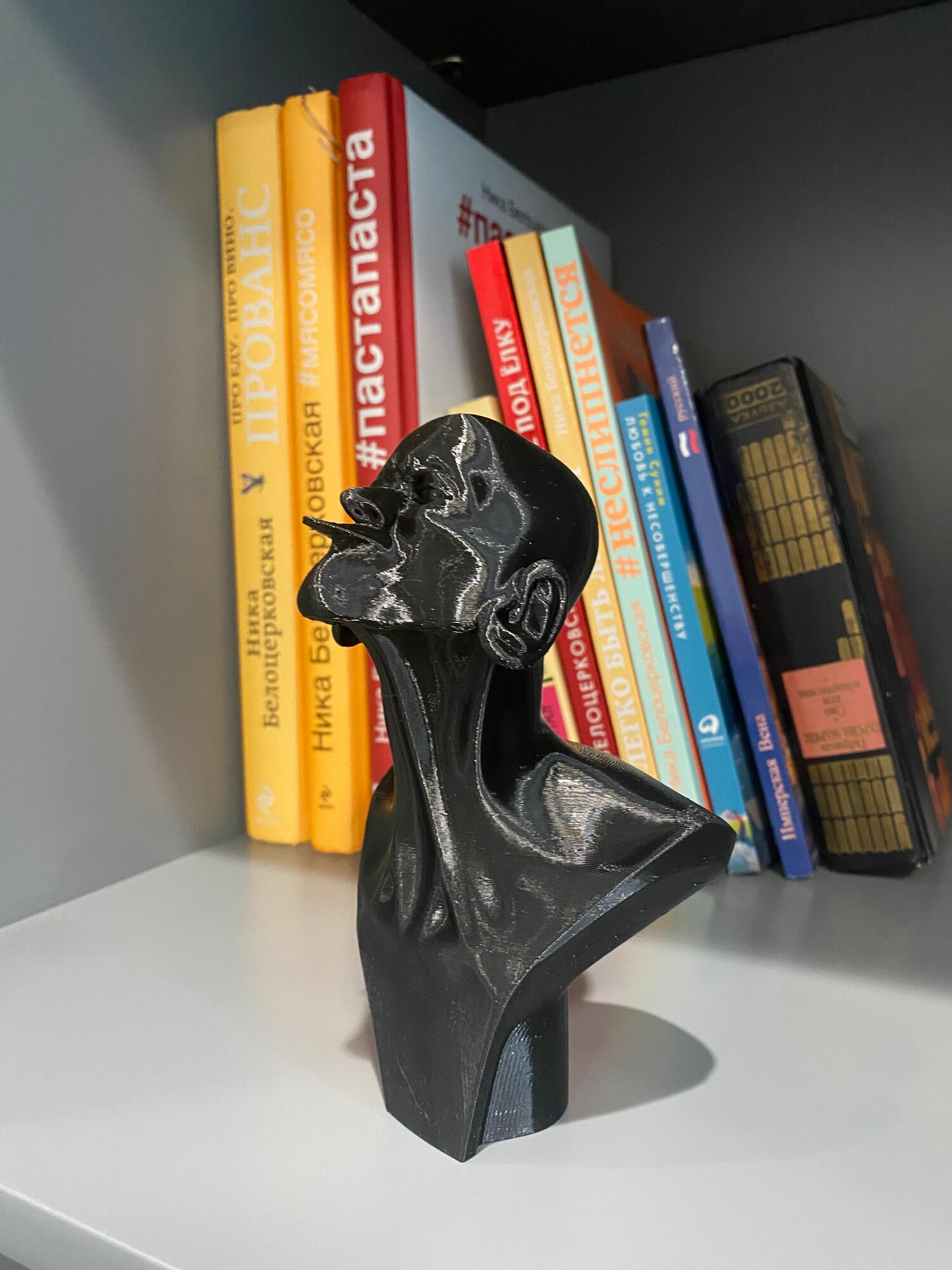 Статуэтка Second Beaked Head (Вторая голова с клювом), в стиле серии Характерные головы Ф. К. Мессершидта, глубокий черный, 15 см
