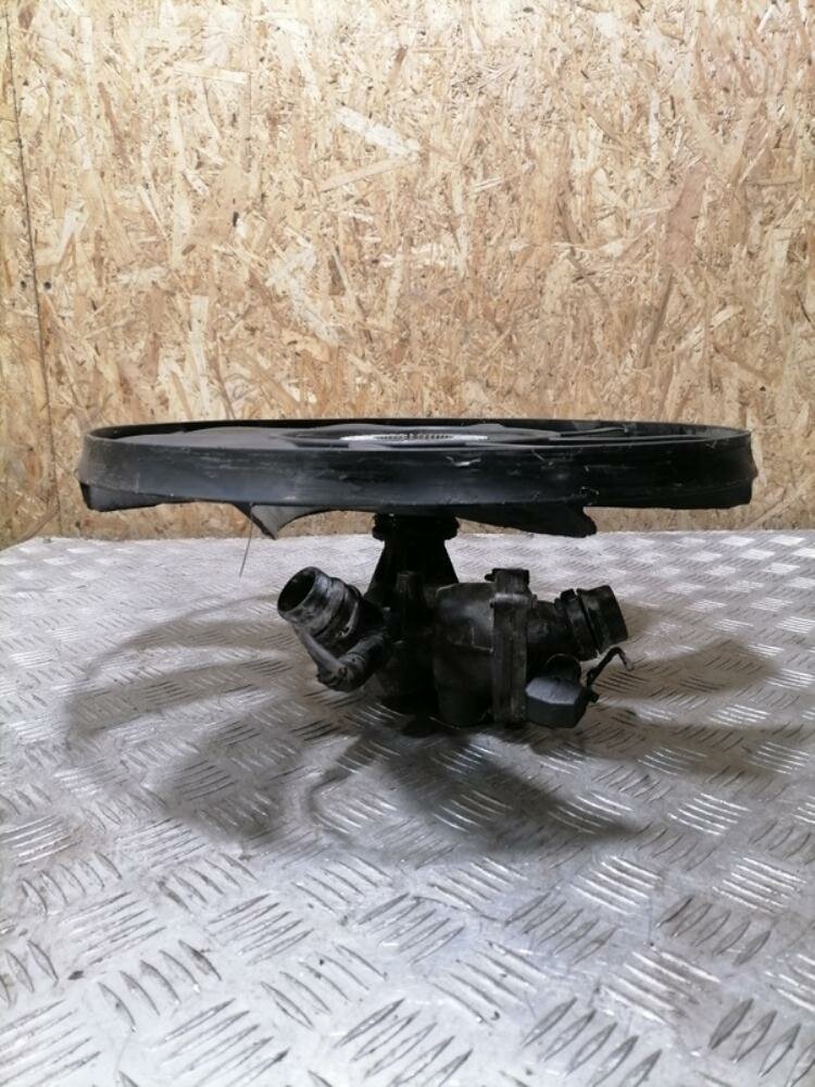 Насос водяной помпа BMW X5 2000-2007 11510393336