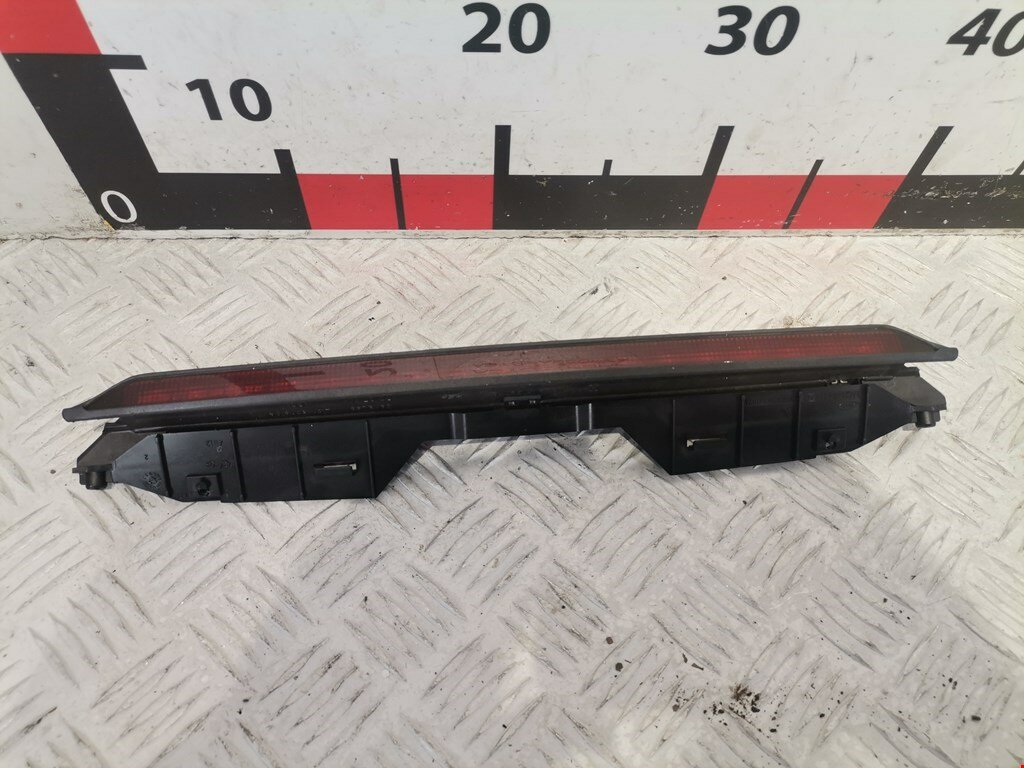 Фонарь дополнительный тормозной (стоп-сигнал) Seat Alhambra 1J6945131C арт. 1506178