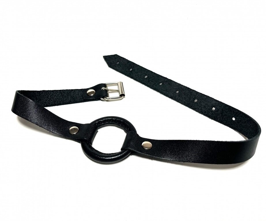 Кляп с черным кольцом кожаный БДСМ Арсенал универсальный размер S-L натуральная кожа черный цвет