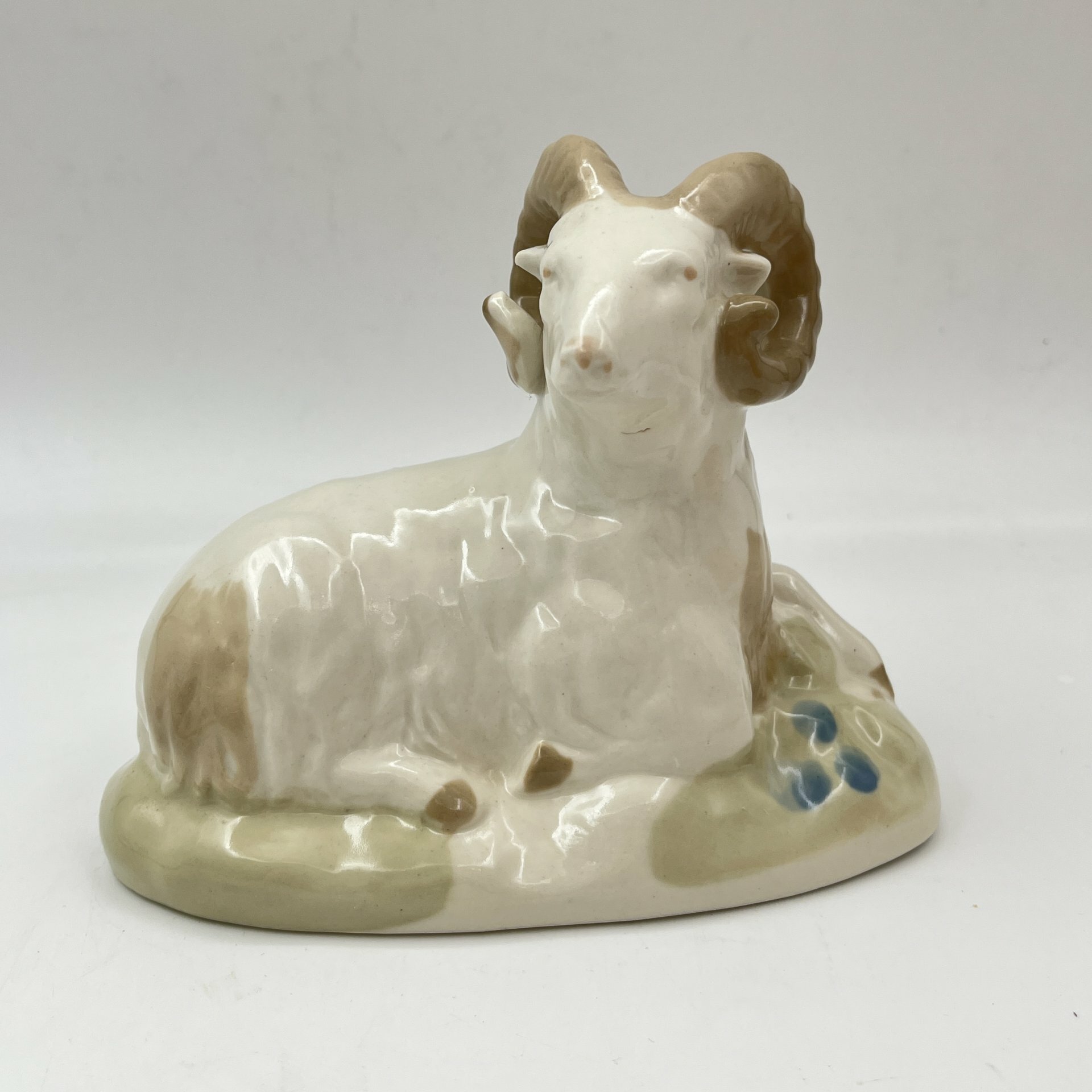 Статуэтка "Баран", фарфор, роспись, Городницкий фарфоровый завод, СССР, 1960-1980 гг.