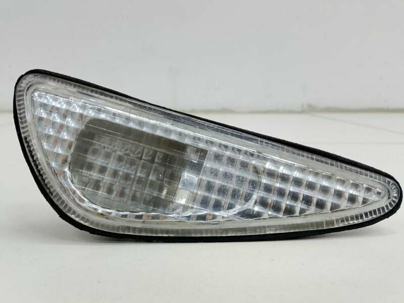 Указатель поворота в бампер левый Nissan Cefiro A33 1998-2003