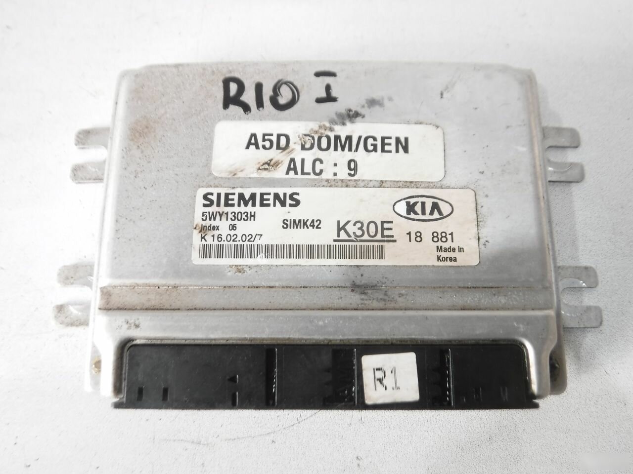 Блок управления двигателем Kia Rio I (1999—2002) 0K30E18881