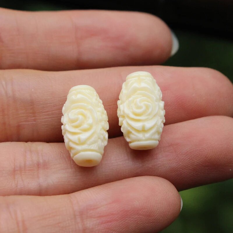 Бусины коралловые искусственные, белые и бежевые, 9 мм