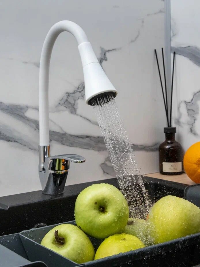 Cмеситель для кухни с гибким изливом. Кран для кухни с гибким изливом.