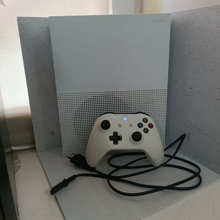 Игровая приставка Microsoft Xbox One S 500 Гб