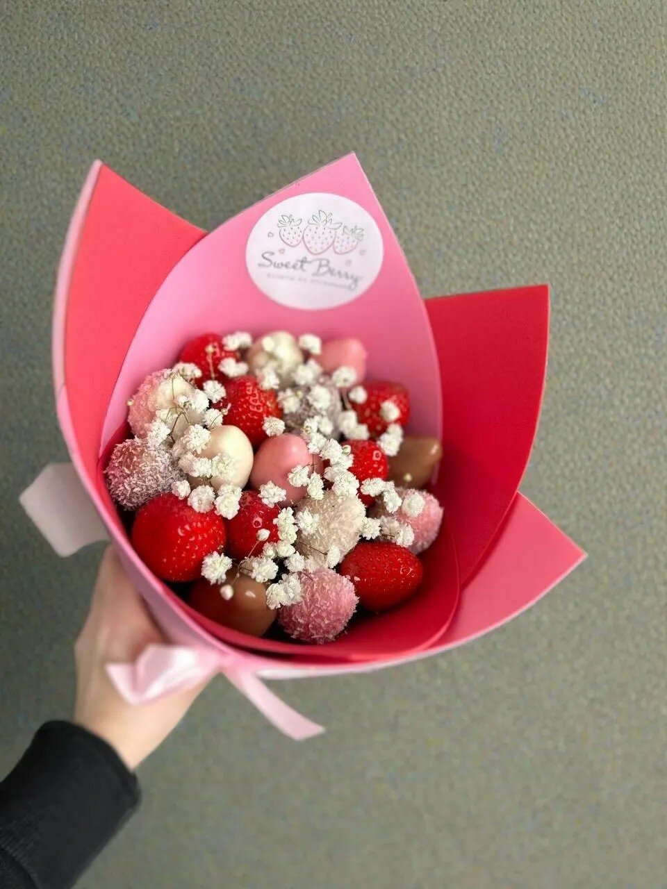 Букетик из белой воздушной гипсофилы - "Амур" от Sweet Berry