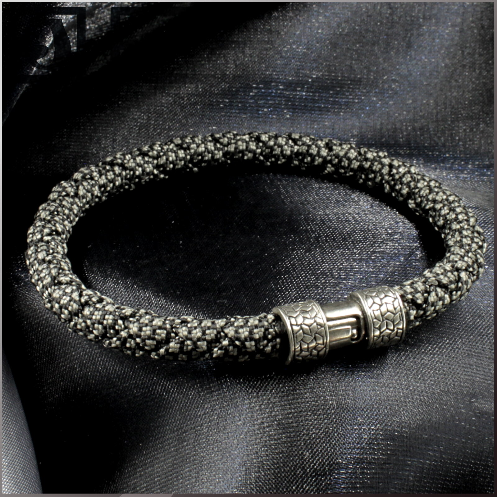 Плетеный браслет Joker-Studio