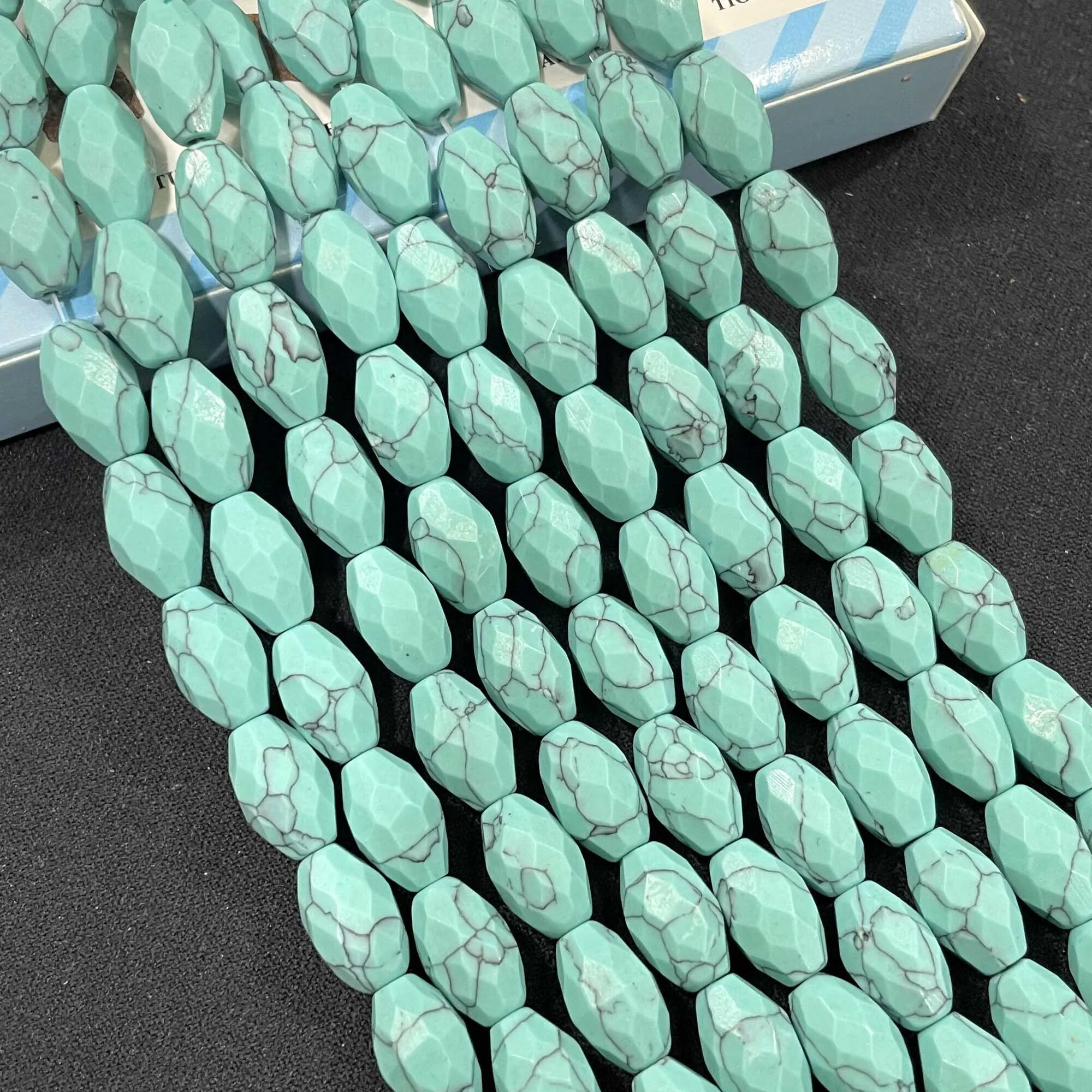 Бусины из натурального камня, бирюза 8x12 мм