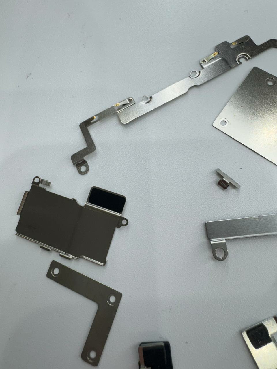Apple iPhone 11 набор металлических пластин оригинал с разбора (снятый)