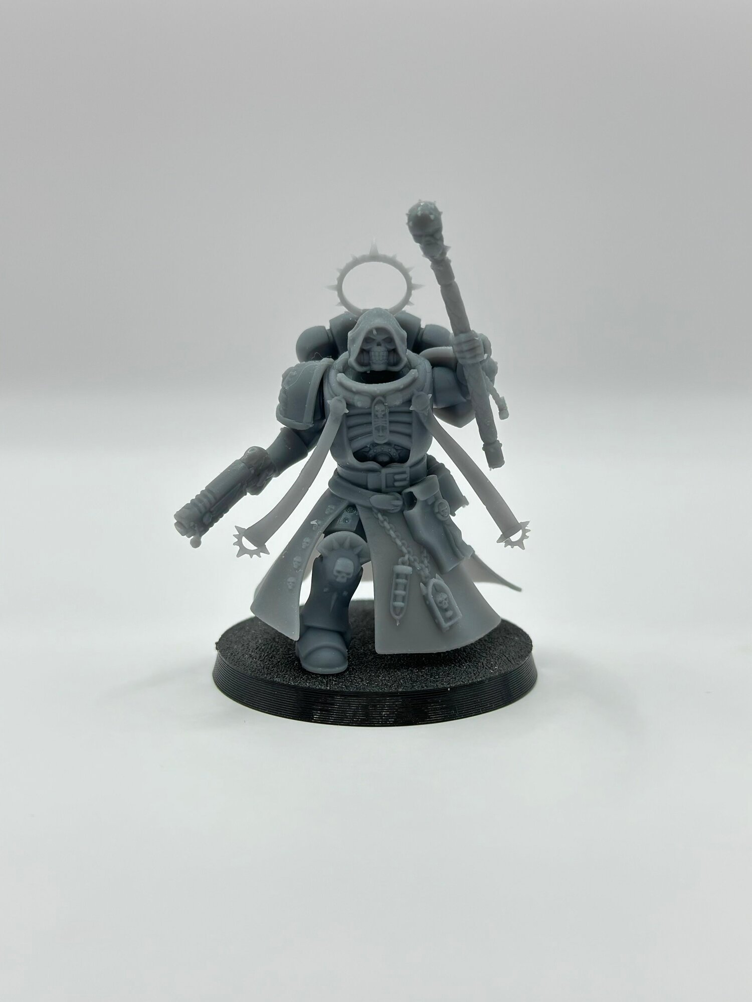 Миниатюра "Space Marines: Primaris Chaplain" Warhammer 40k, НРИ. 1 штука.