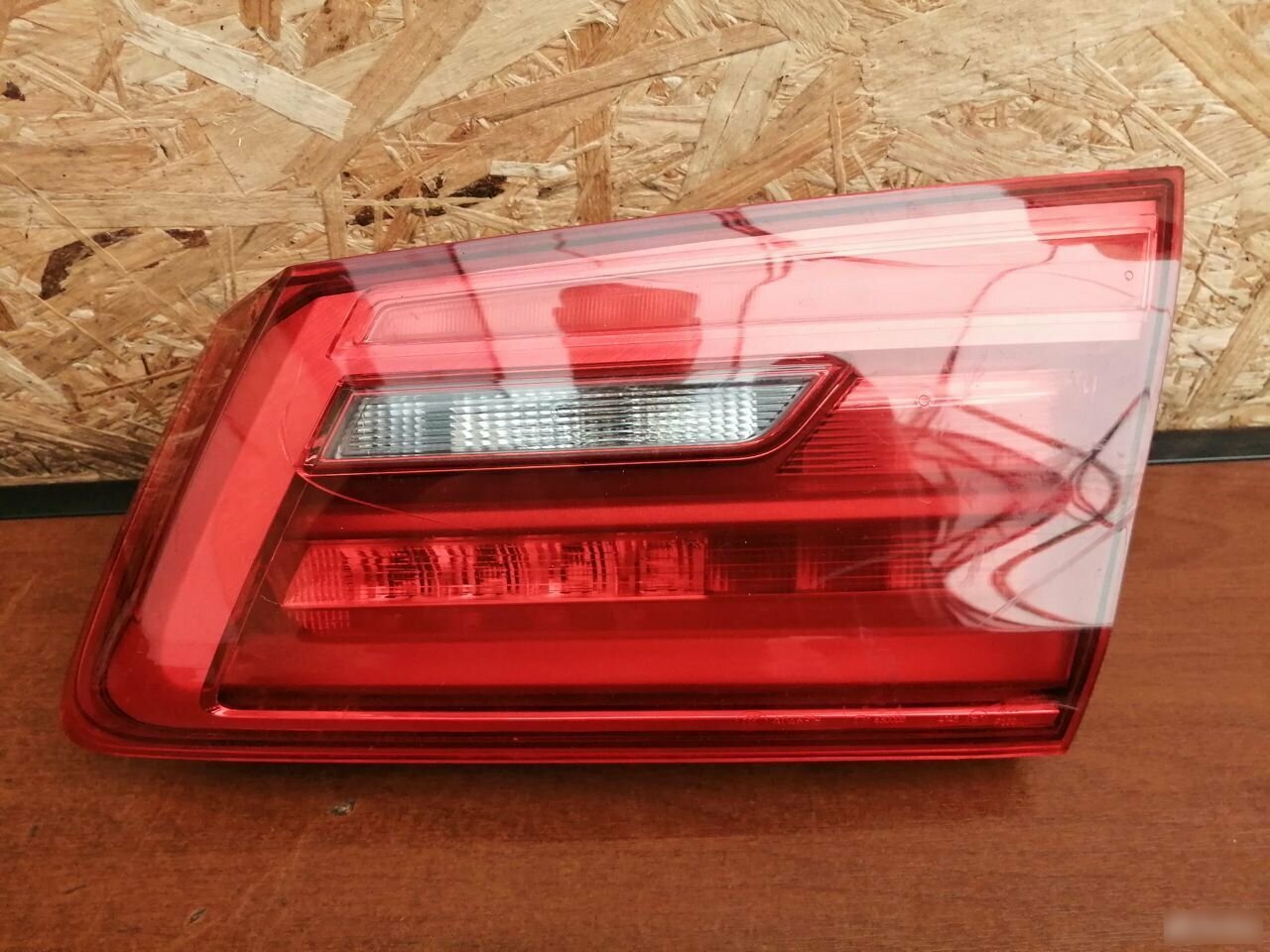 Фонарь задний внутренний правый BMW G30 63217376474