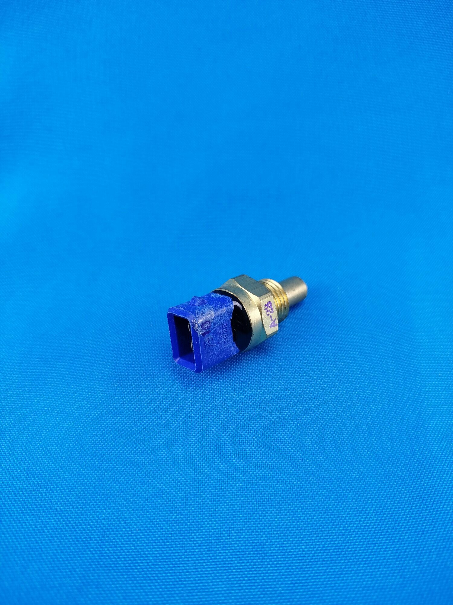 Датчик температуры "АвтоТрейд" для автомобилей МАЗ, Урал дв. ЯМЗ 656, 658