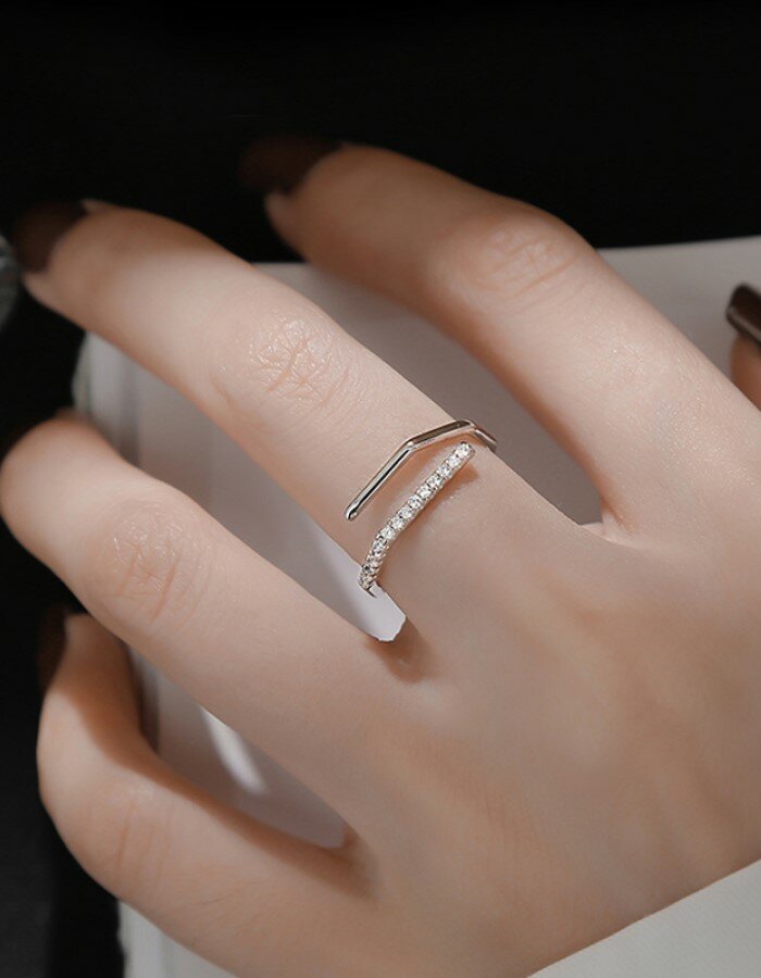 Кольцо помолвочное, циркон