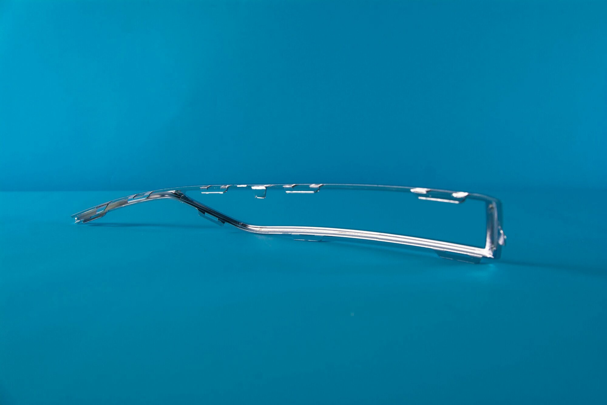 Молдинг бампера хромовый левый для автомобиля Skoda Octavia 4 8 2020-2022 Шкода Октавия 5E38537672ZZ Jorden JH08OTV20017CL