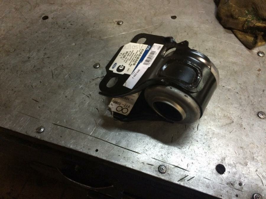 FORD 1883048 Сайлентблок (задний) переднего нижнего рычага R FORD Galaxy II/S-Max 1 883 048