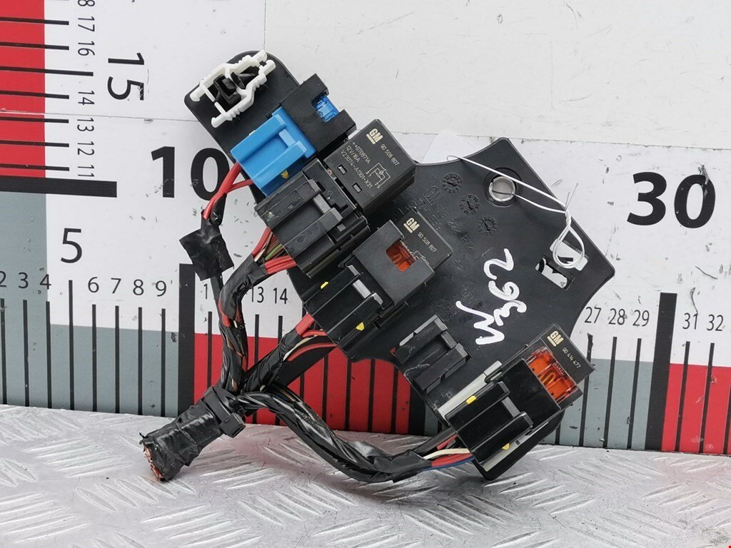 Блок предохранителей Opel Astra H 13222872 арт. 1887054