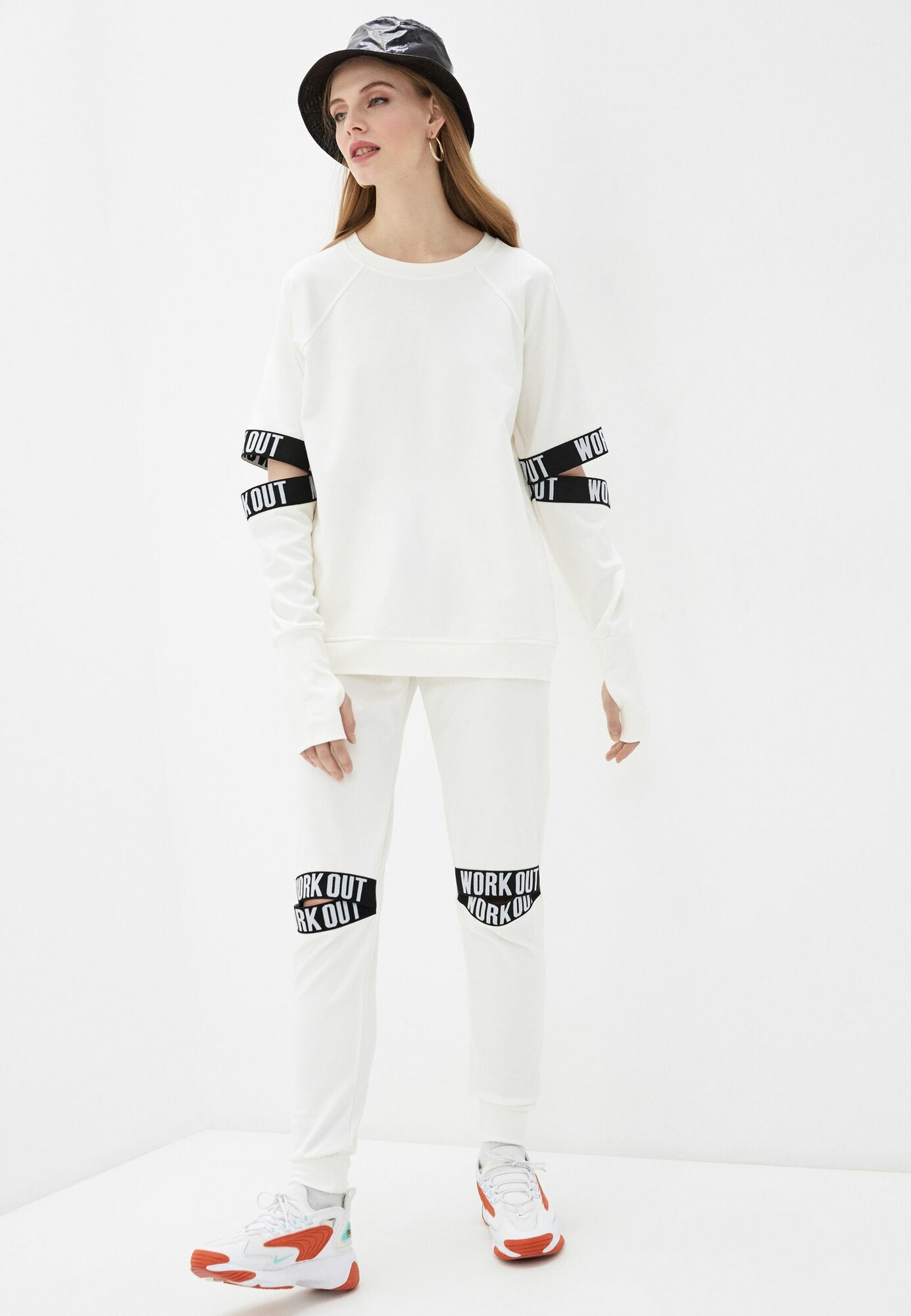 Костюм спортивный