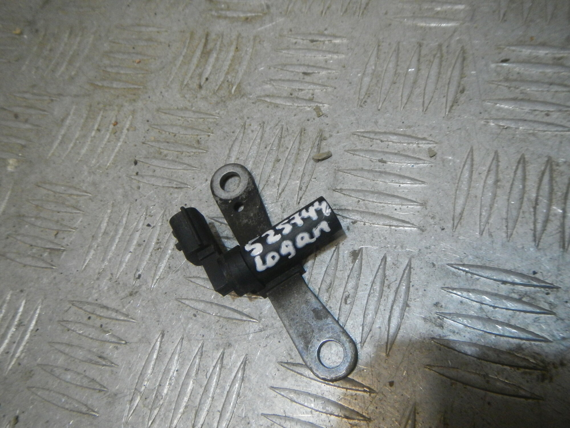 Б/У Датчик положения коленвала, Renault (Рено)-LOGAN (05-) RENAULT LOGAN (05-) Без видимых повреждений. 525744 RENAULT а...