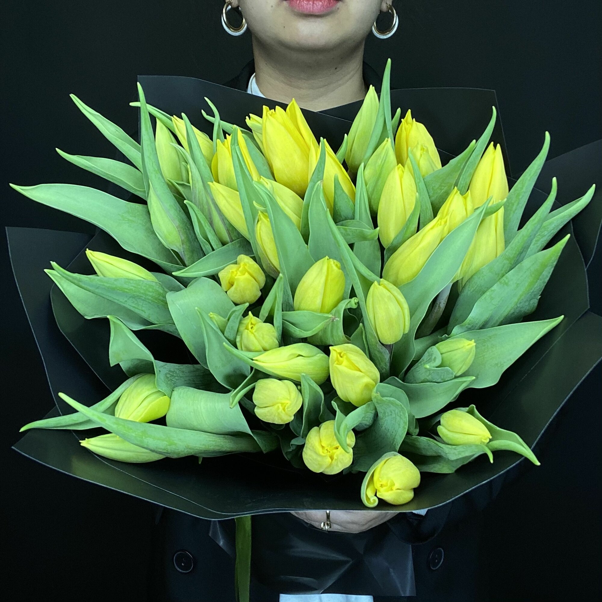 Букет тюльпанов (тюльпан 35 шт.), высота букета 40.0 см, ширина 27 см