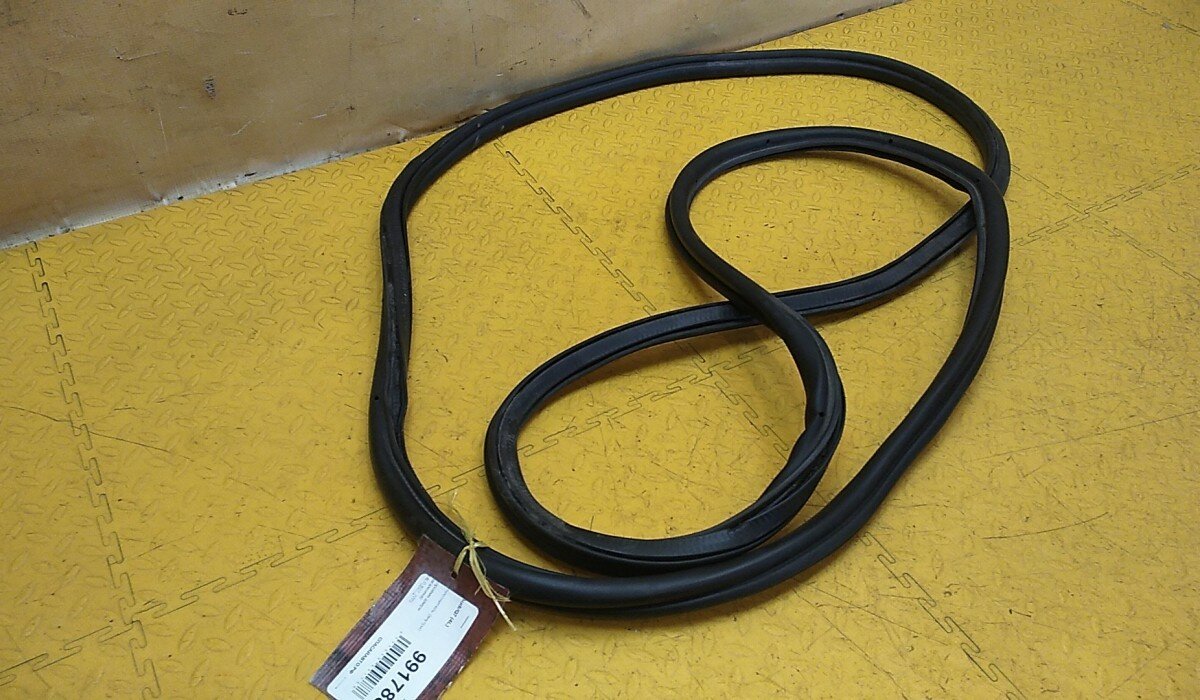 Уплотнитель (внутри) Q7 (4L) Audi 4L0827705