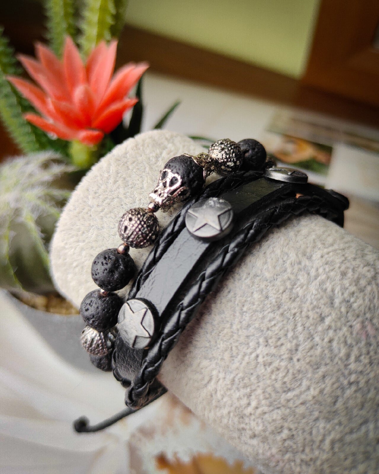 Плетеный браслет, вулканит