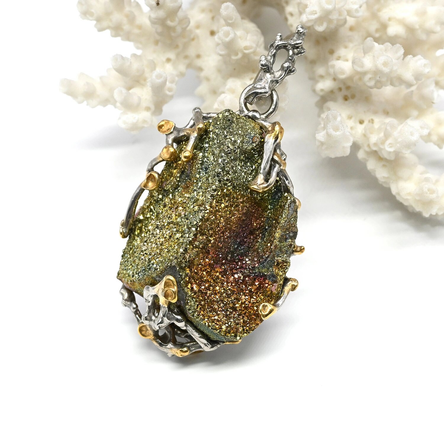 Подвеска, пирит