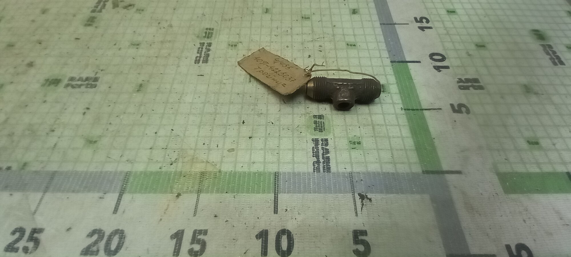 Тройник от воздушного баллона к крану управления