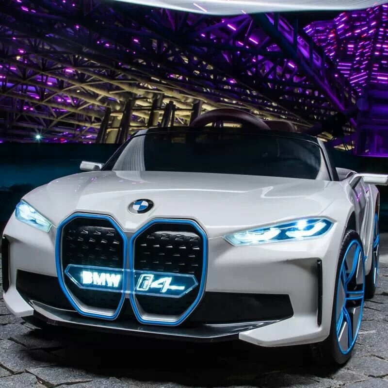 BMW i4 детская машина специальная версия с четырехколесным приводом, кожаными сиденьями, LED-фонарями с эффектом динамического цвета, амортизацией и функцией независимого качания