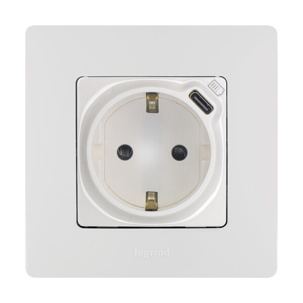 Legrand (Легранд) Розетка с заземлением с USB тип C - Legrand Etika - со шторками 16А 250В 1500мА 7,5Вт безвинтовые зажимы - белый 672288