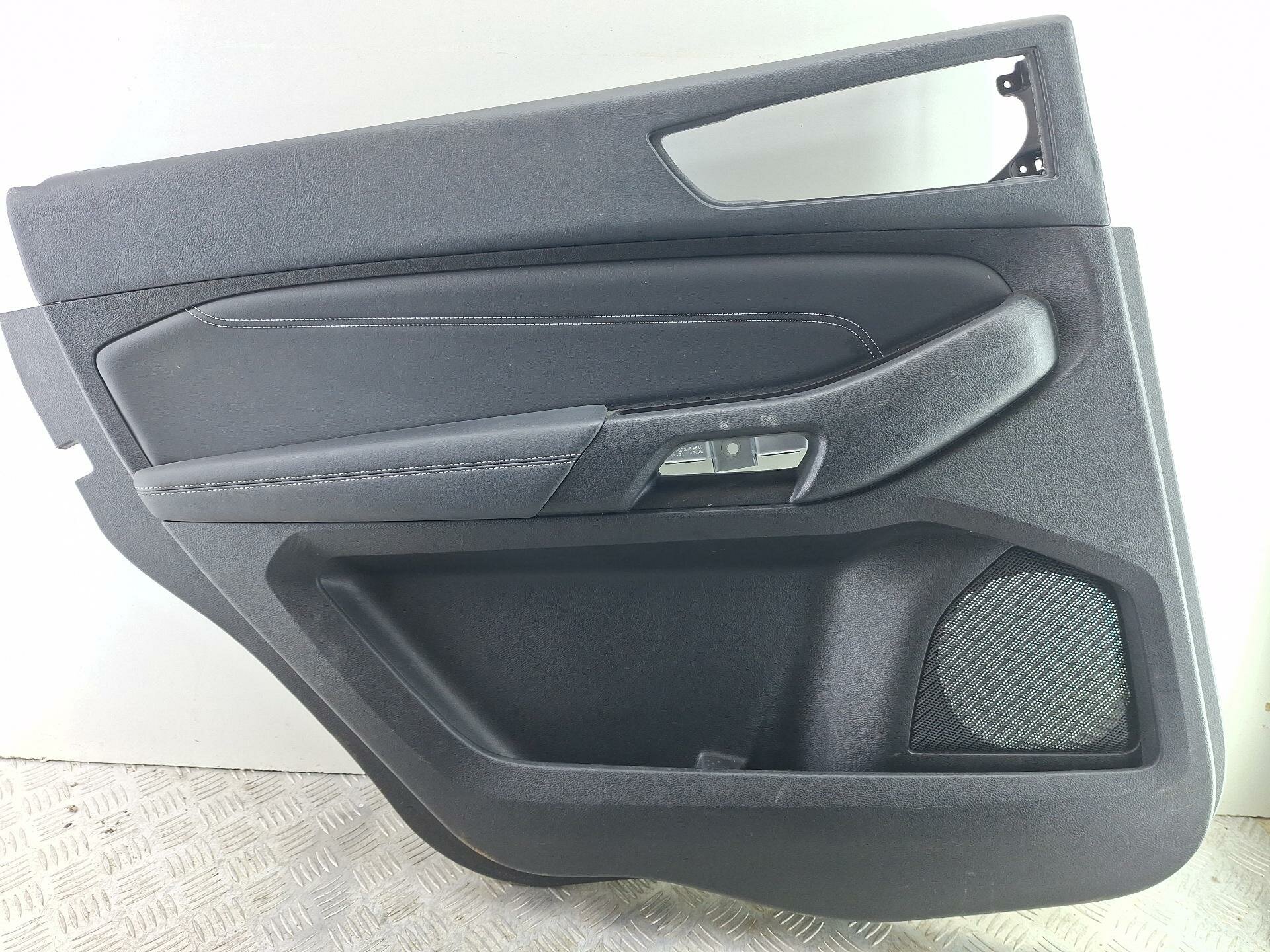 Обшивка двери задней левой Ford Galaxy 3 рест. 2022 EM2B-R27631-ABF